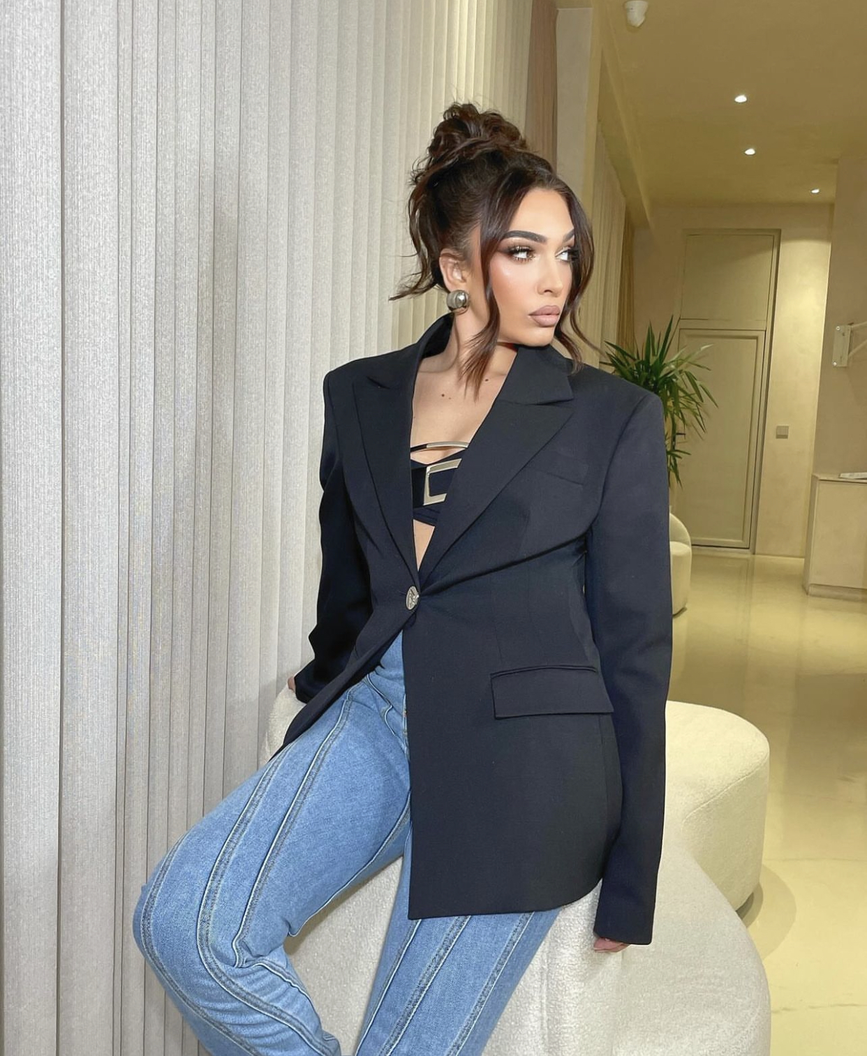 Jonida Vokshi ju frymëzon si të vishni të zezën dhe si të pozoni pa ...