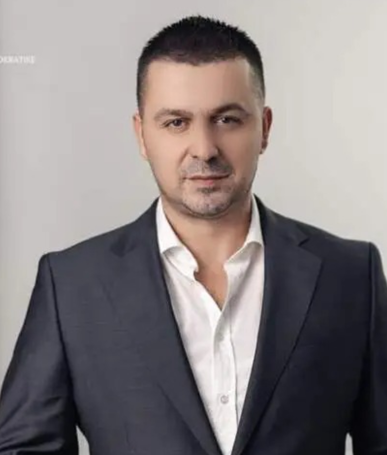 A arriti këngëtari Genc Prelvukaj të bëhet deputet në Kosovë? - Beauty ...