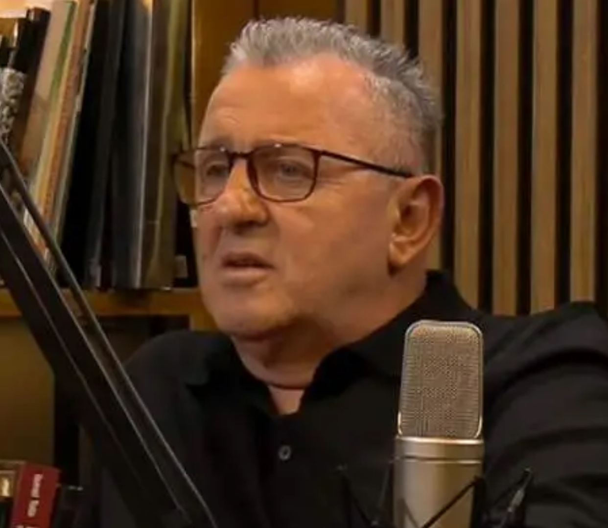 “Doja të vdisja”, Agron Llakaj rrëfen betejën e dhimbjes pas humbjes së ...